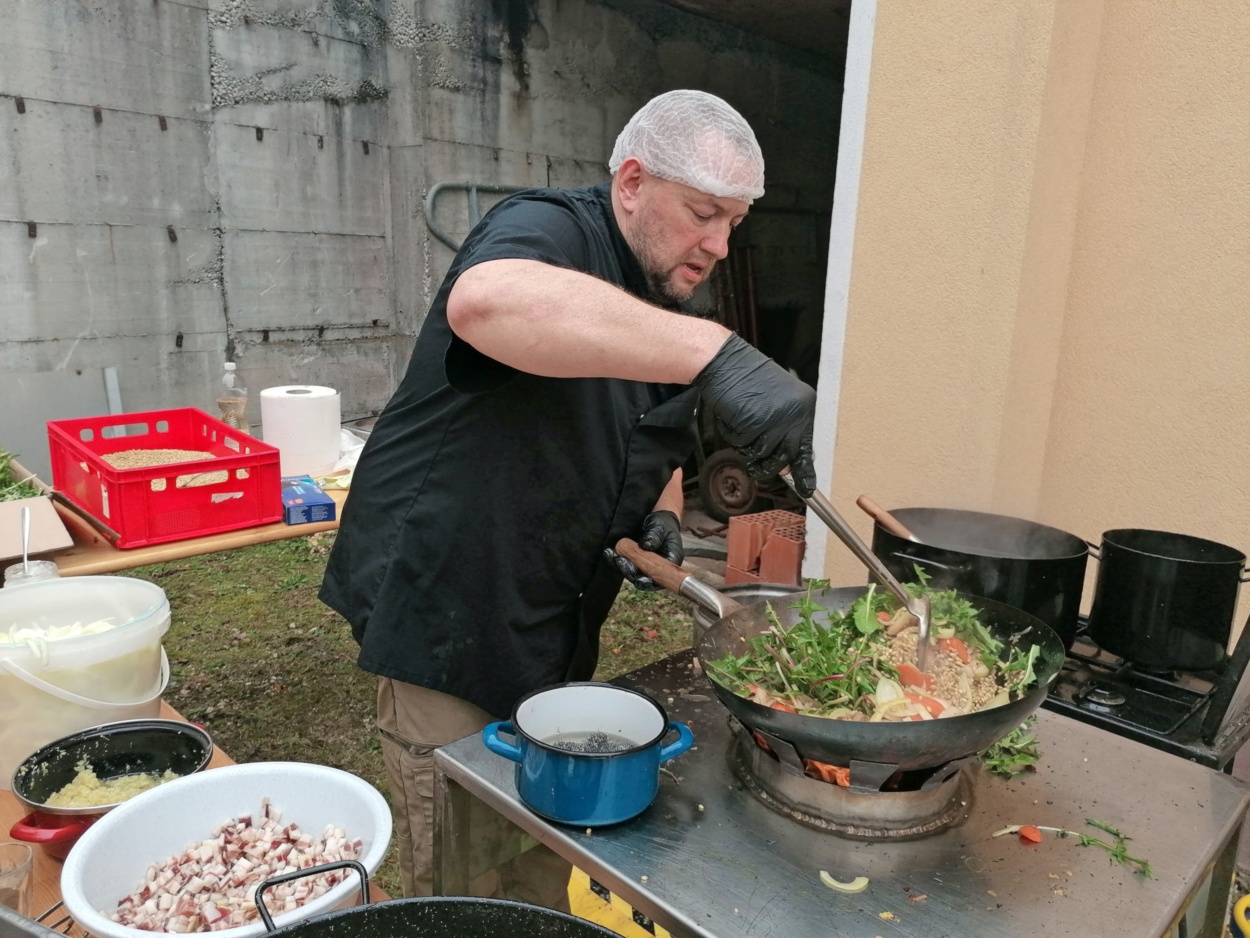 Regrat ni le za solate - Primorske novice