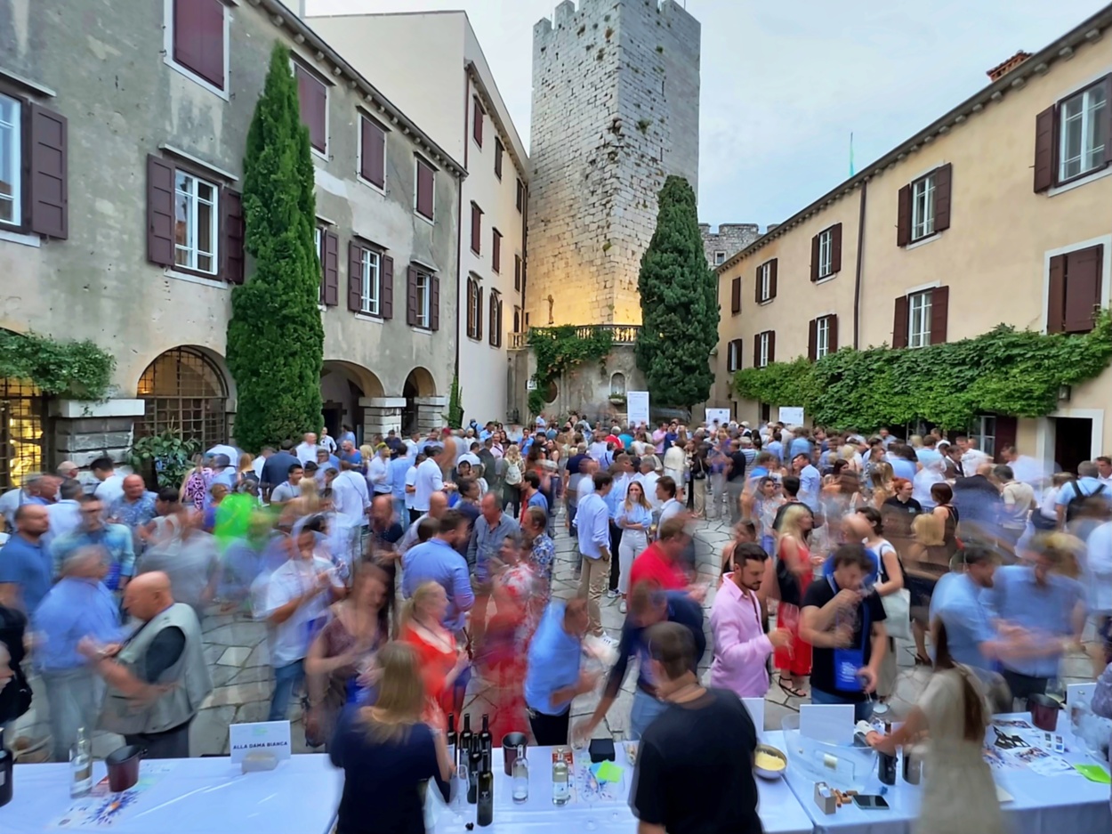 Vitovska in morje danes in jutri na Devinskem gradu - Primorske novice