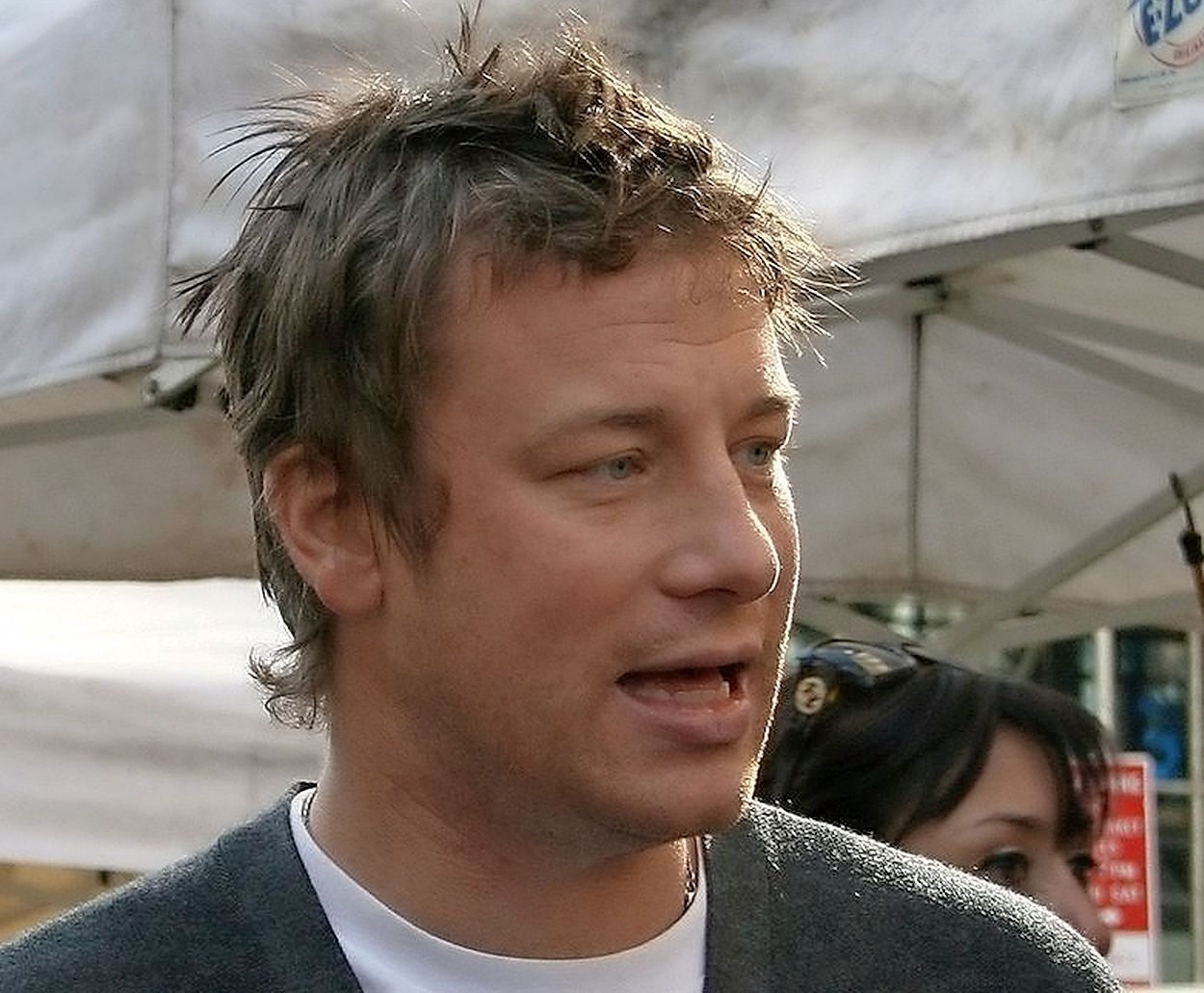 Jamie Oliver v rdečih številkah - Primorske novice