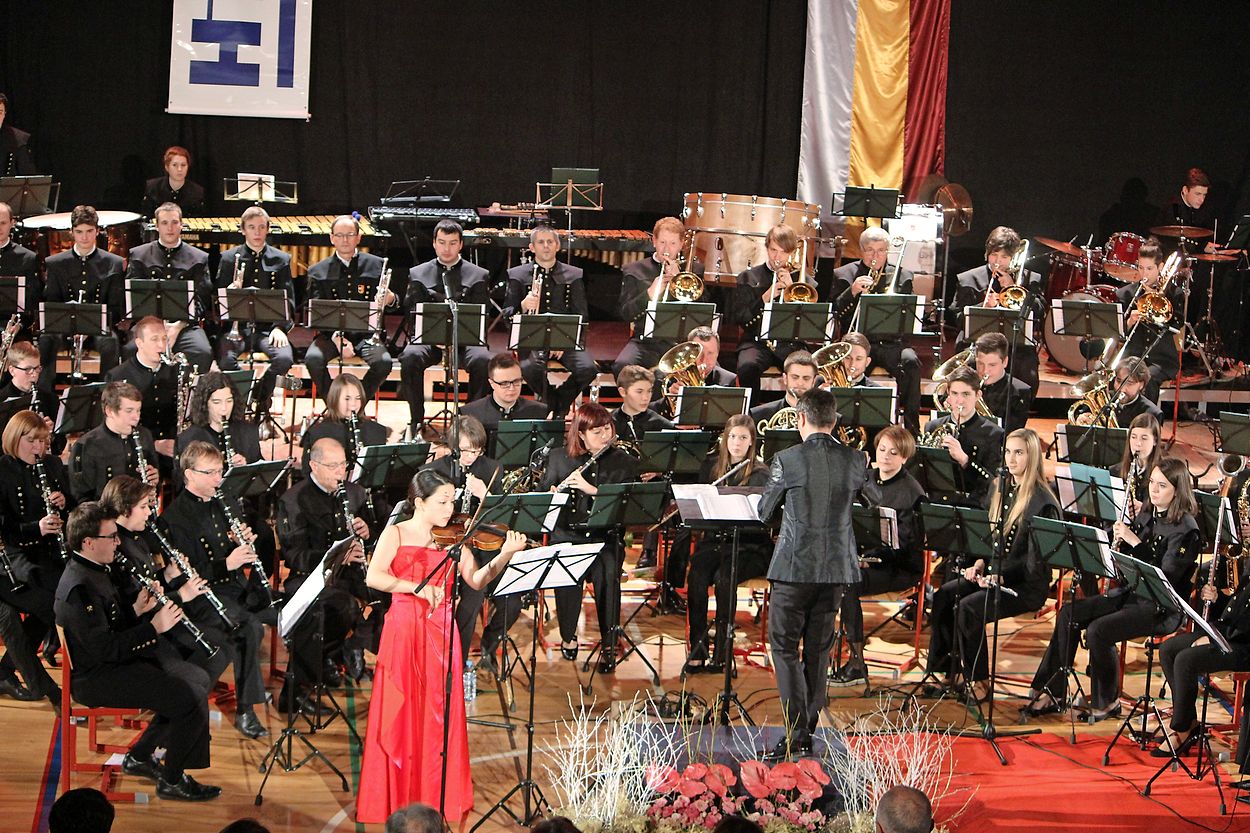 Do zvezd in še med cigane - Primorske novice