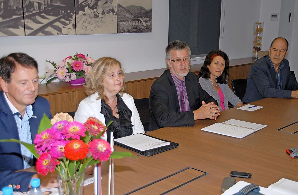 Občinam več denarja in pristojnosti - Primorske novice