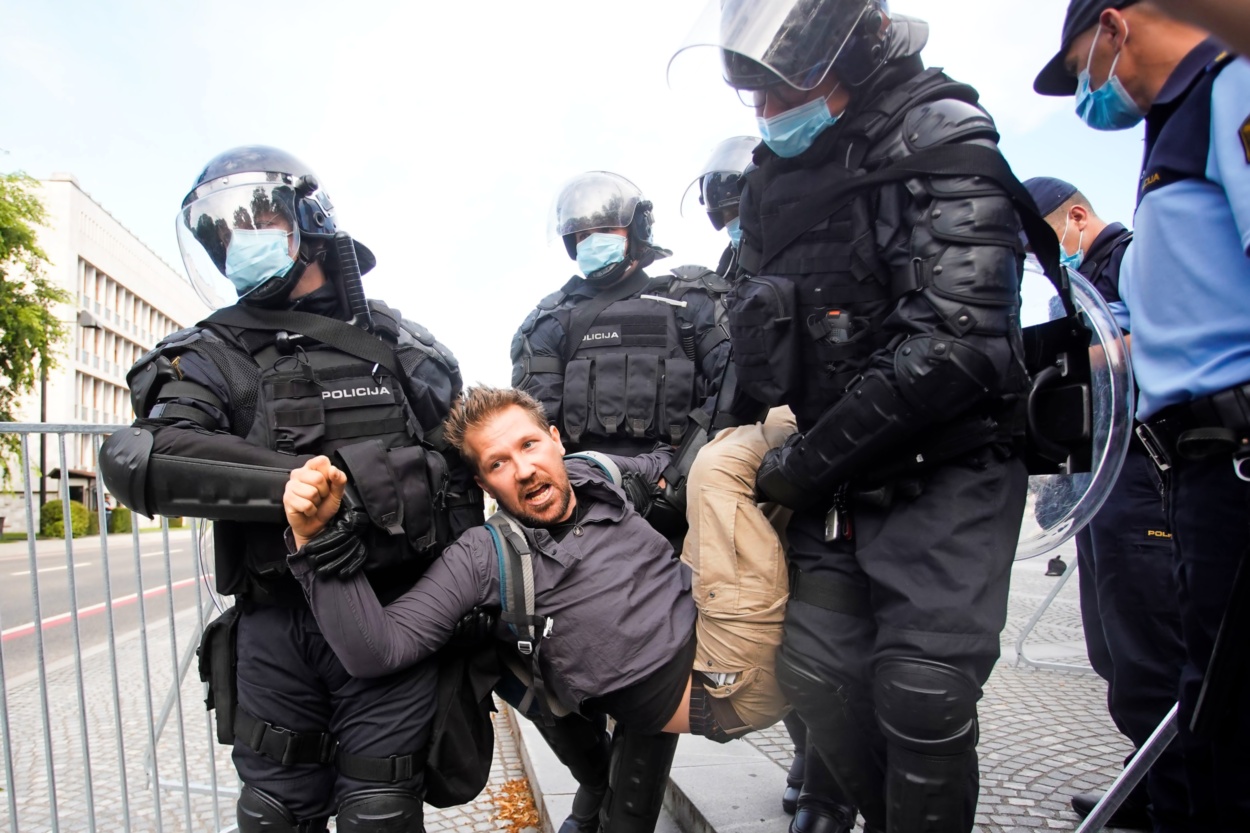 Protestov ni ustavil niti ograjen Trg republike - Primorske novice