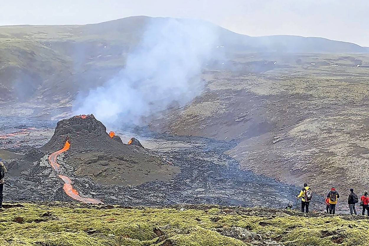 Na Islandiji blizu Reykjavika izbruhnil vulkan - Primorske novice
