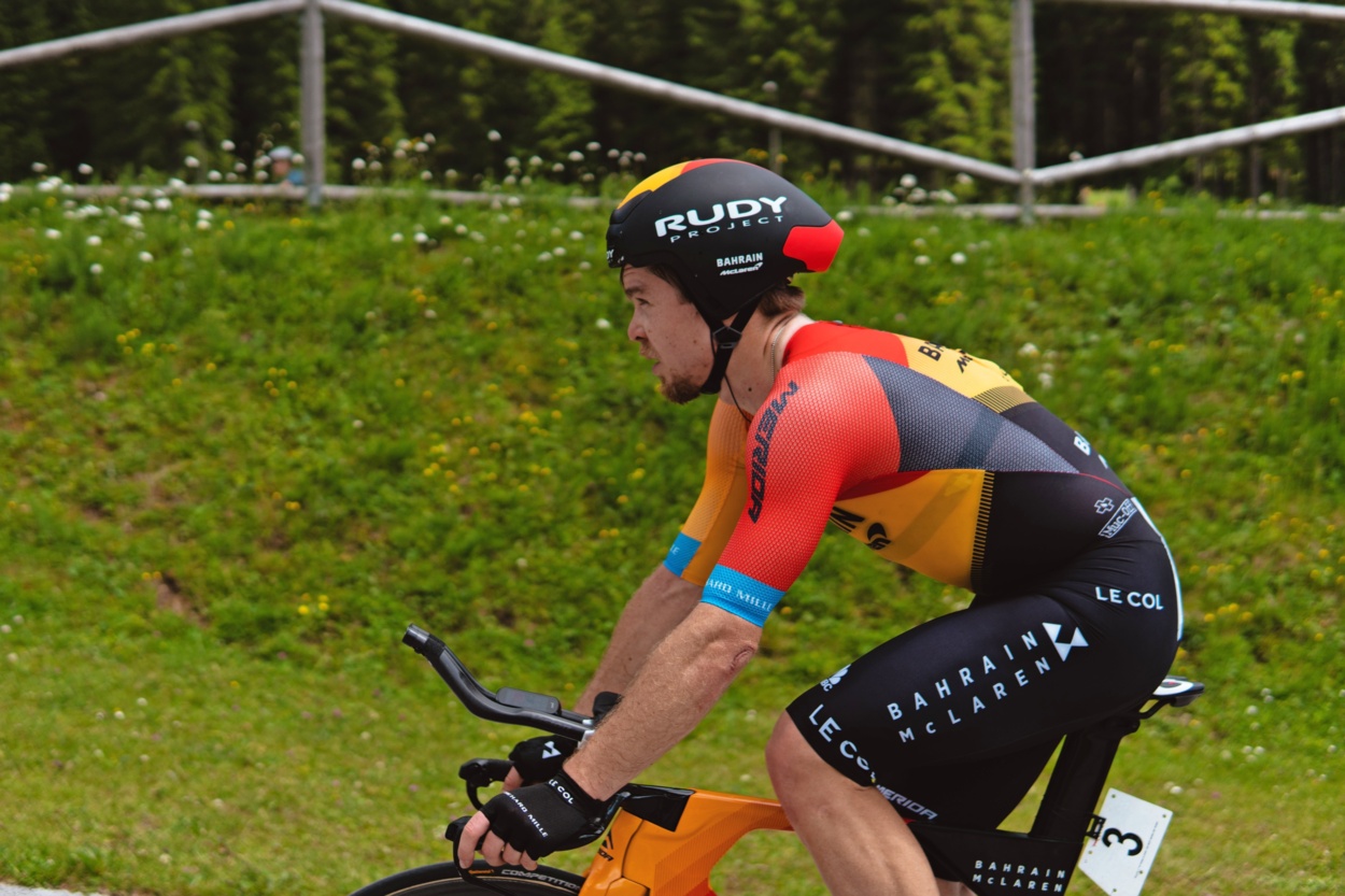 Tratnik na vrhu Zoncolana drugi, etapa Fortunatu, Bernal trdneje v ...