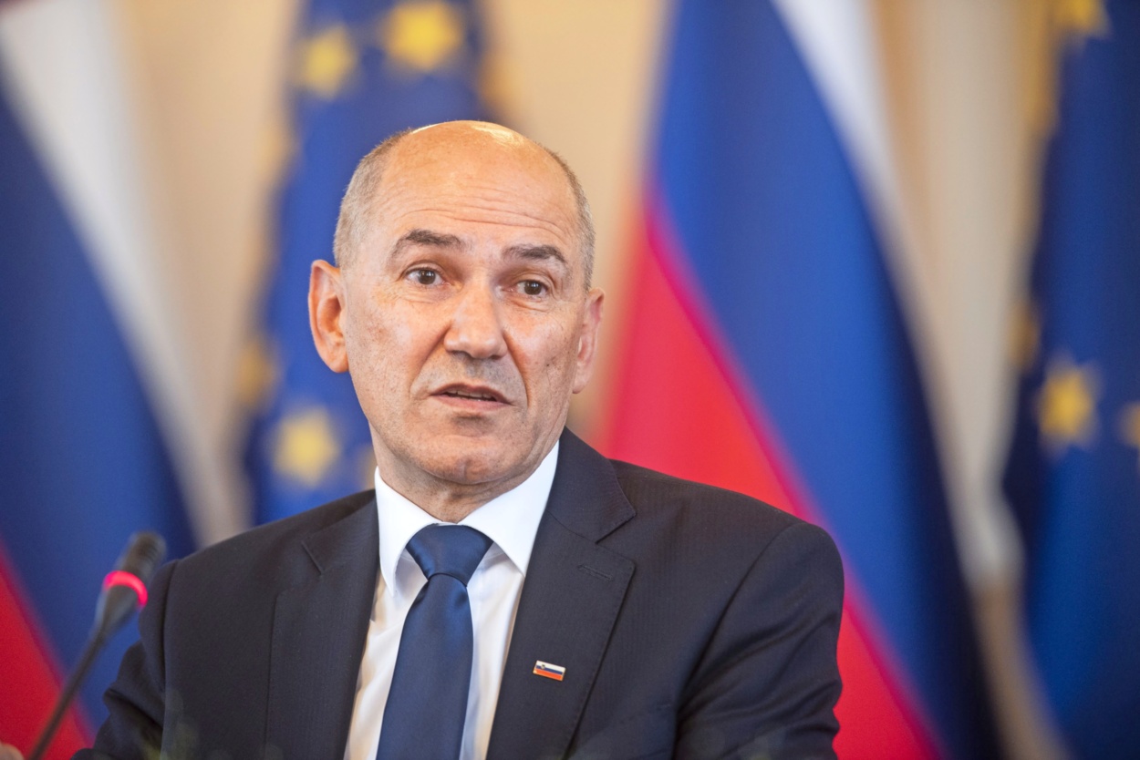 Na Rai 2 dokumentarec o fojbah, tudi z Janšo in Rodetom - Primorske novice