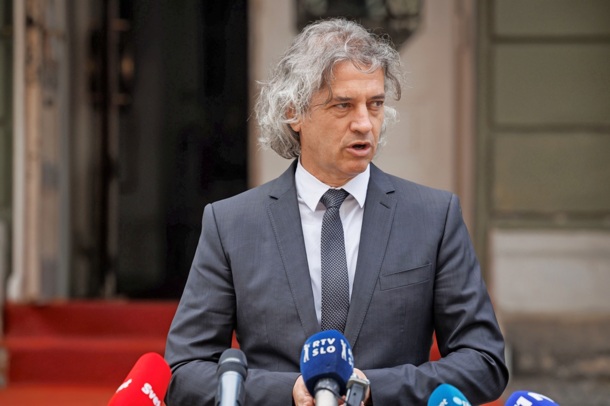 Premier Golob v četrtek v Pariz k Macronu - Primorske novice