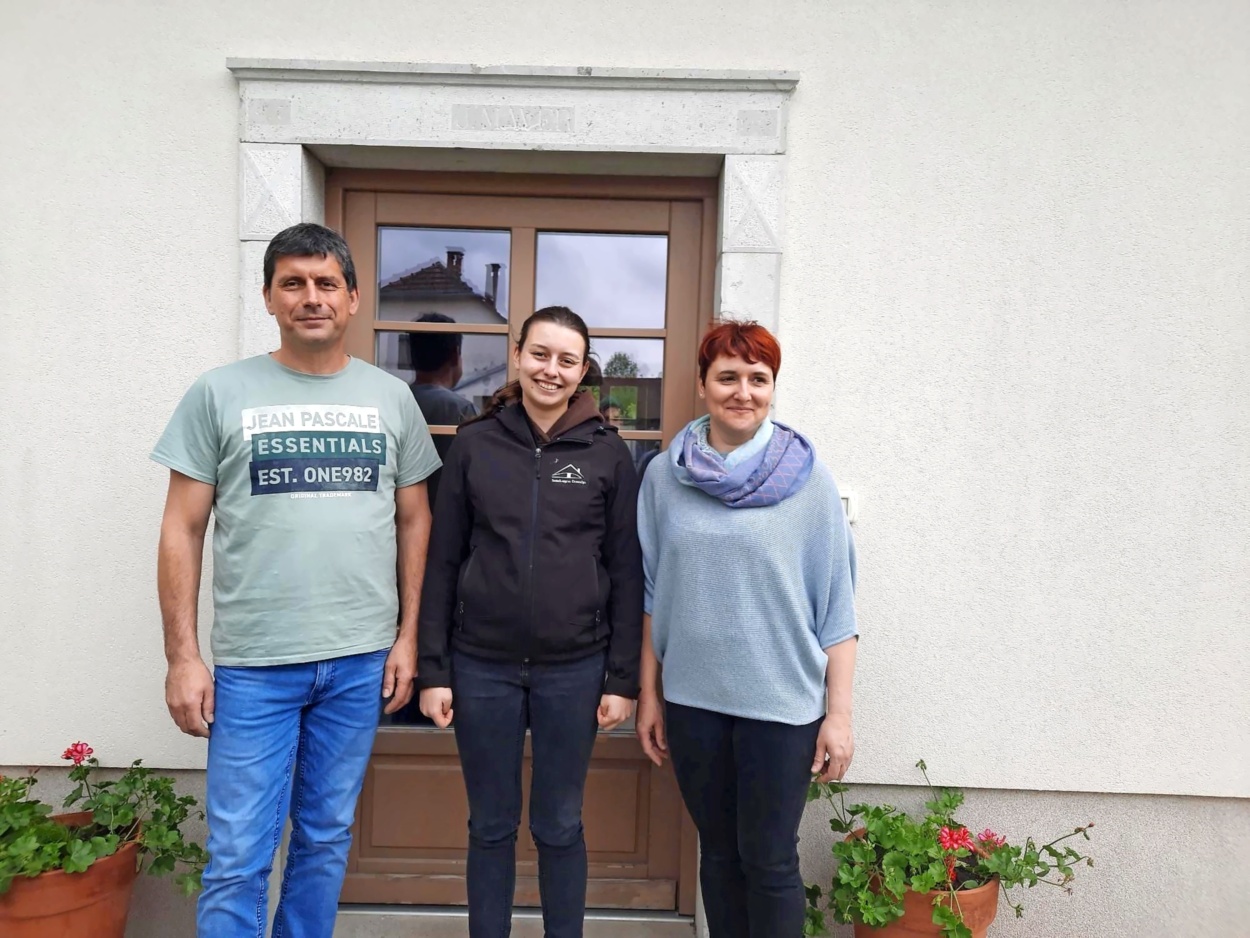 Zgodba Smrekarjeve domačije: z nič izkušnjami sta postala kmeta ...