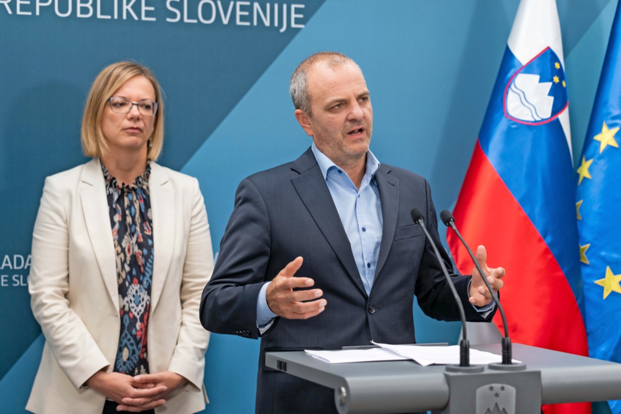 Vlada opredelila nove interventne ukrepe, v DZ po nujnem postopku prihodnji teden - Primorske novice