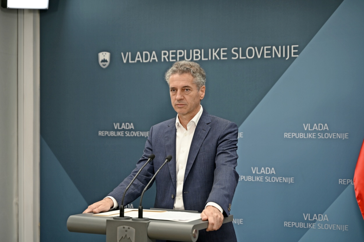 Golob: V naslednjih petih letih za popoplavne ukrepe do sedem milijard ...