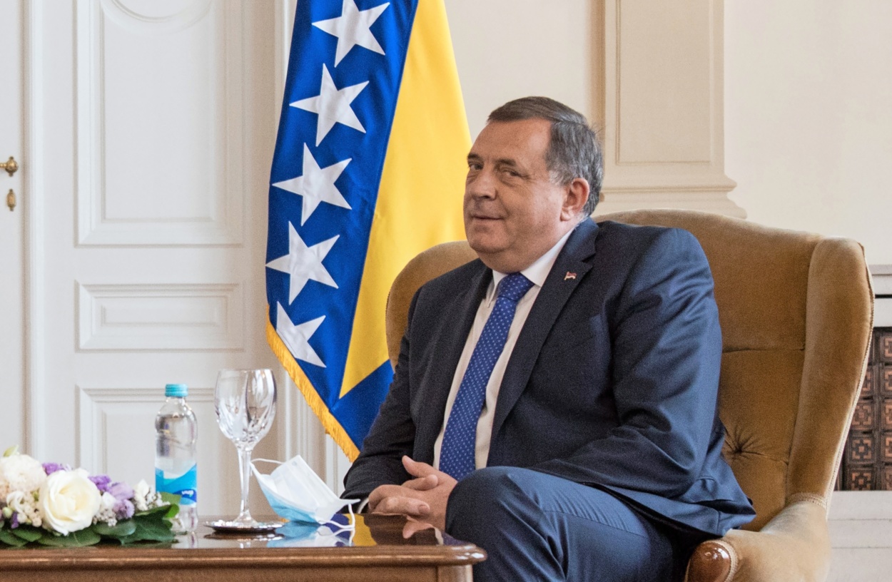 Dodik po napovedi izgona iz Republike Srbske umaknil grožnje Schmidtu ...