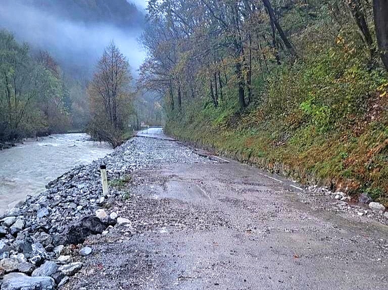 Podbrdo so povezali z osrednjo Tolminsko - Primorske novice