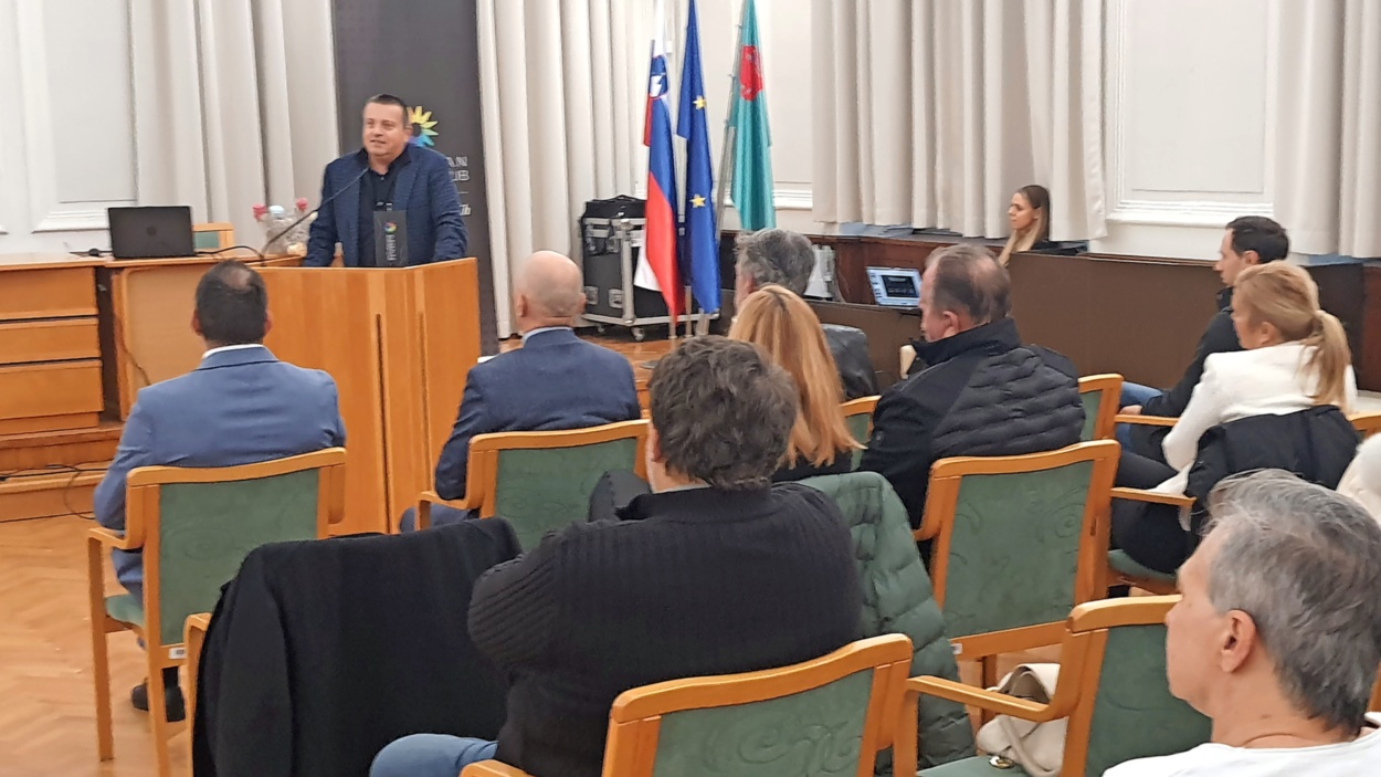 Ilijaš v Novi Gorici: “Za vsako novo neumnost naj država ukine dve ...