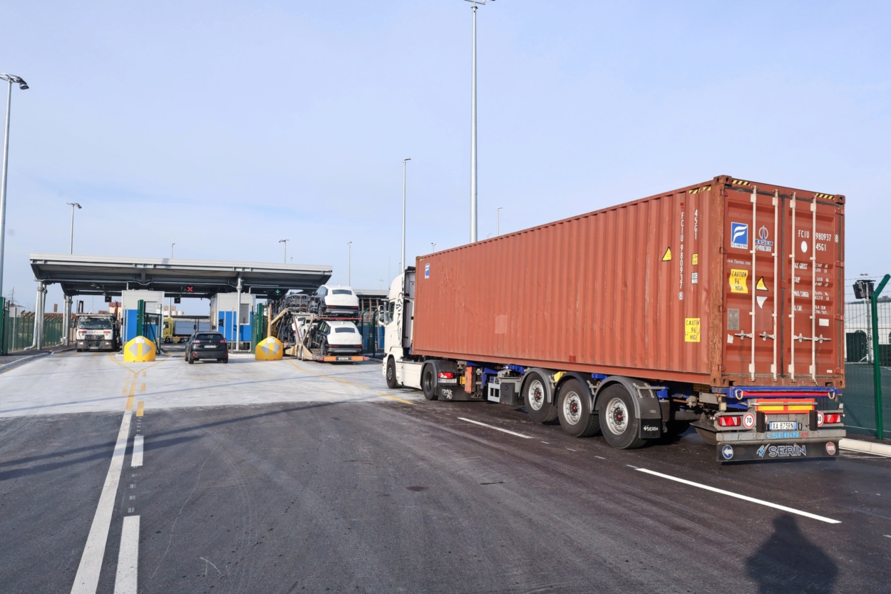 (FOTO) Nov kamionski terminal je odprt - Primorske novice