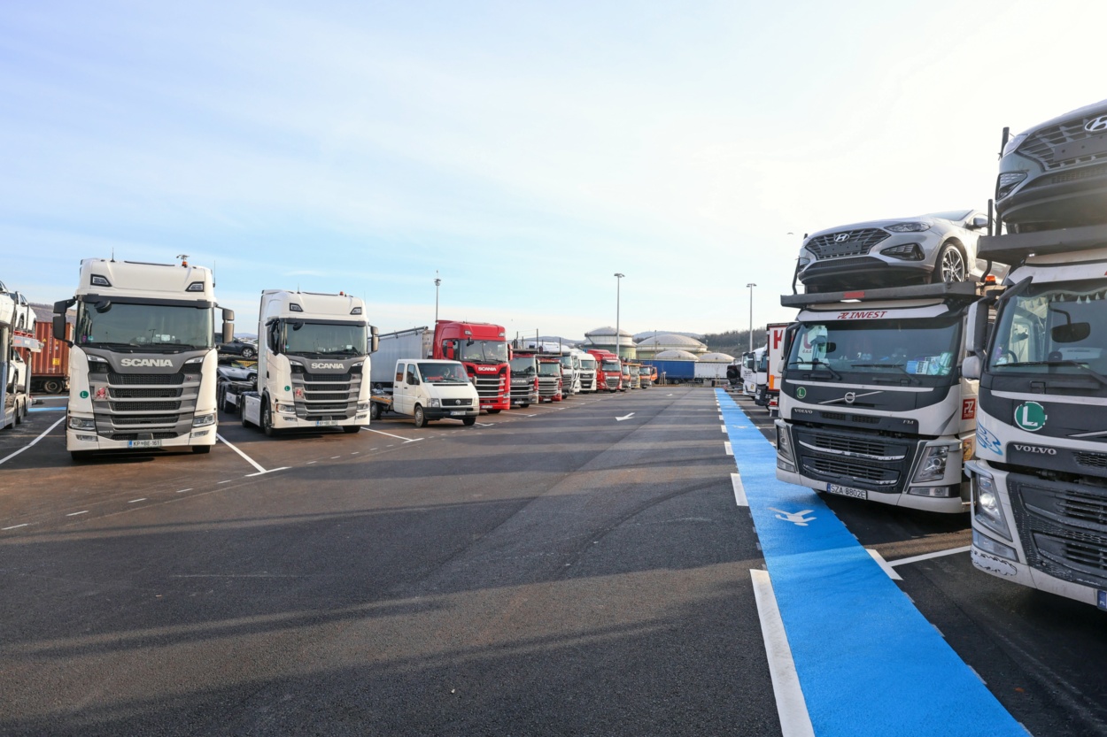 (FOTO) Nov kamionski terminal je odprt - Primorske novice