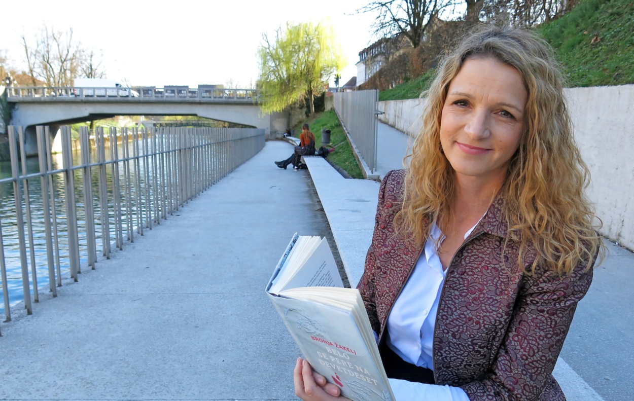 Padla prva klapa filma Belo se pere na devetdeset - Primorske novice