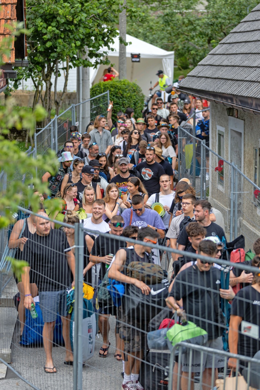 Gora Rocka: Prvi dan s S.A.R.S., Happy Ol'Mcweasel, Crveno Jabuko, King ...