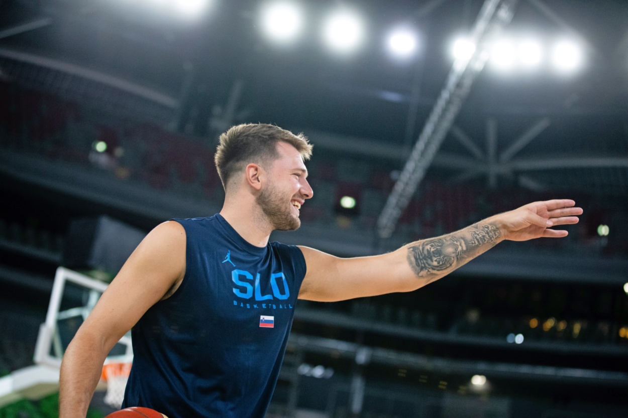 Luka Dončić v reklami divje vozi ob spremljavi balkanske uspešnice ...