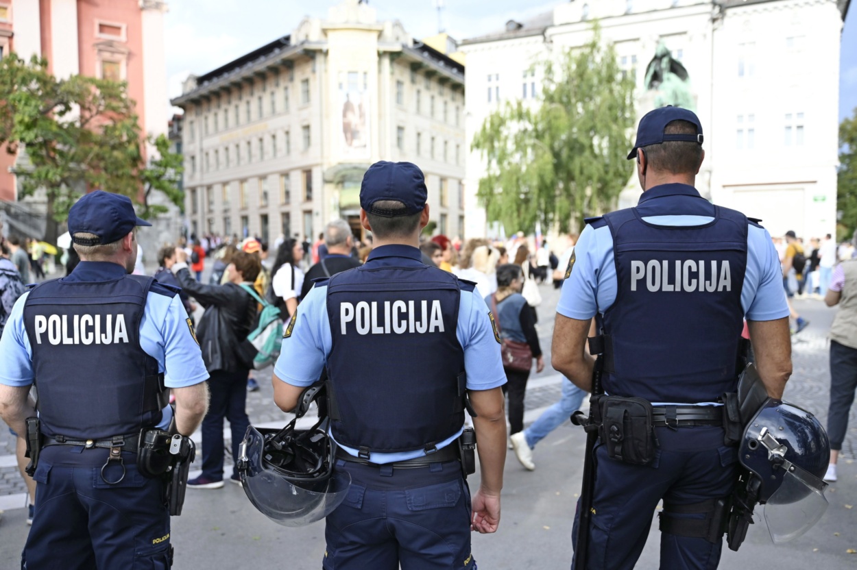Sindikat policistov pričakuje ukrepe pristojnih za zaščito integritete ...
