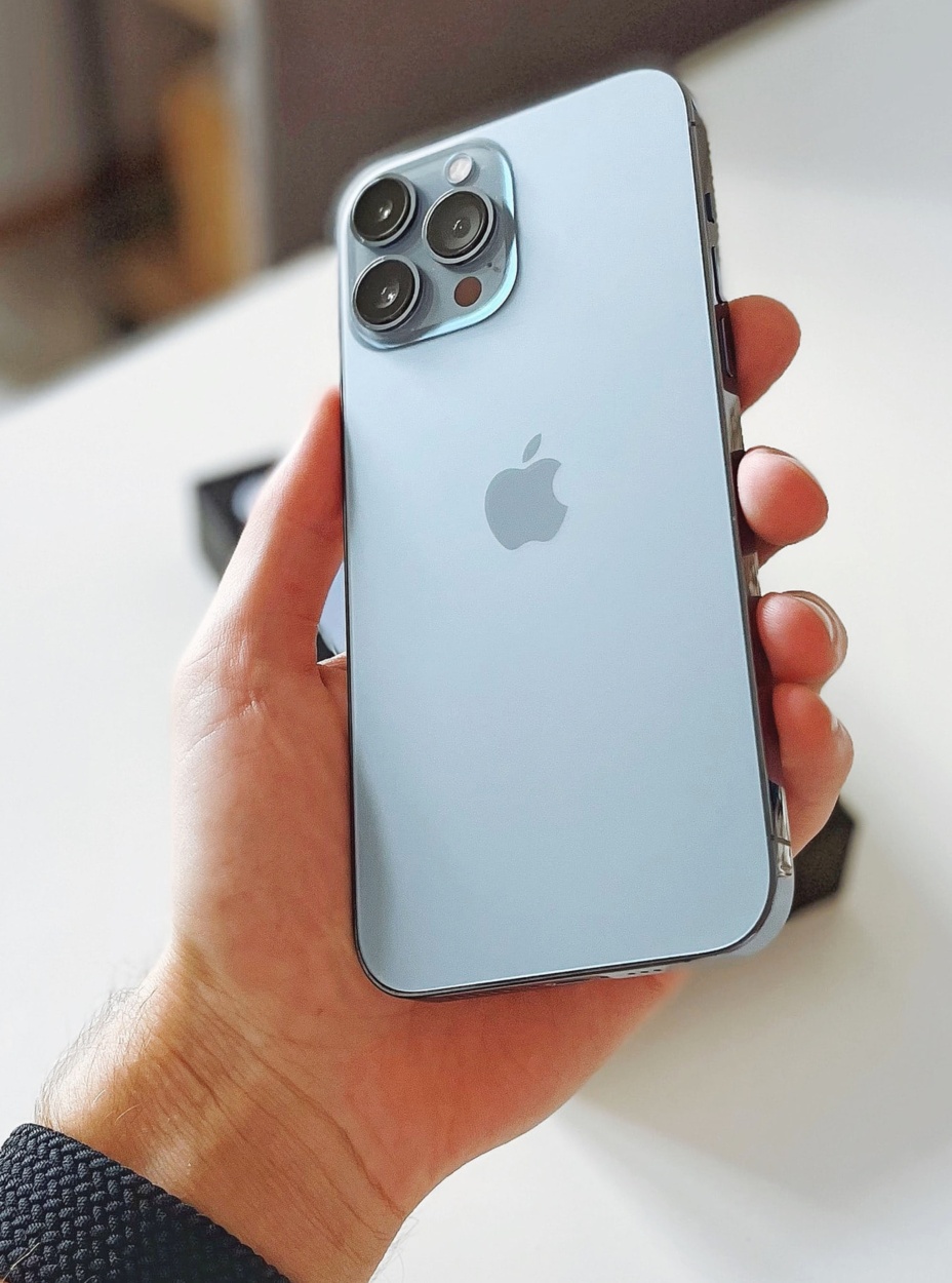 Ajdovščina: za iphone odštela nekaj več kot 600 evrov in ostala praznih ...