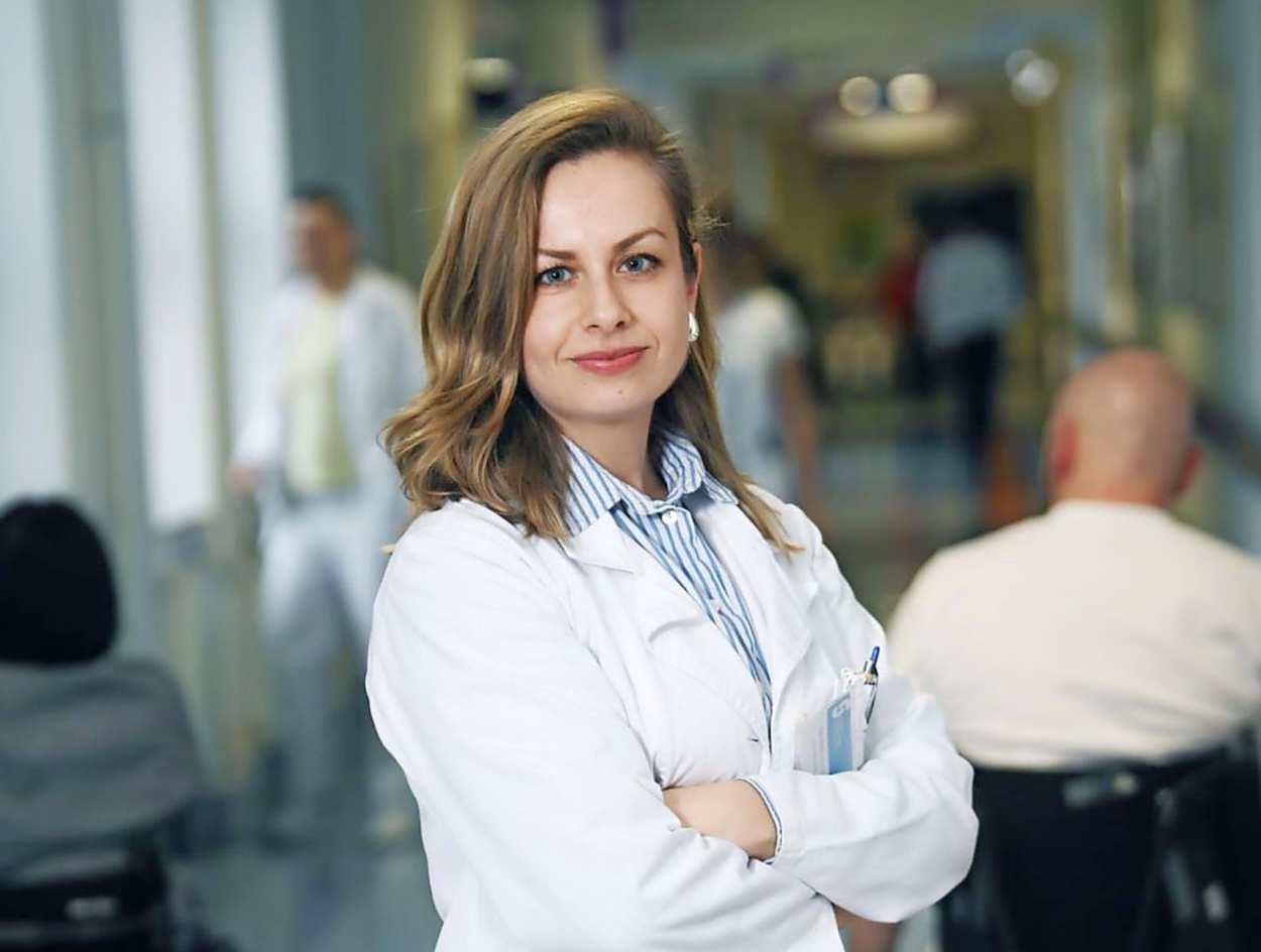 (INTERVJU) Kako pomagati ljudem, ki se vsak dan zbudijo z bolečino? - Primorske novice