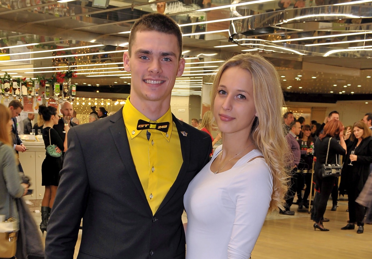 Tim Gajser je že devet let zaljubljen v to svetlolaso lepotico ...