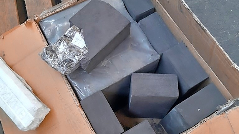 Trst: opij so skrili v zidake in sintetično smolo - Primorske novice