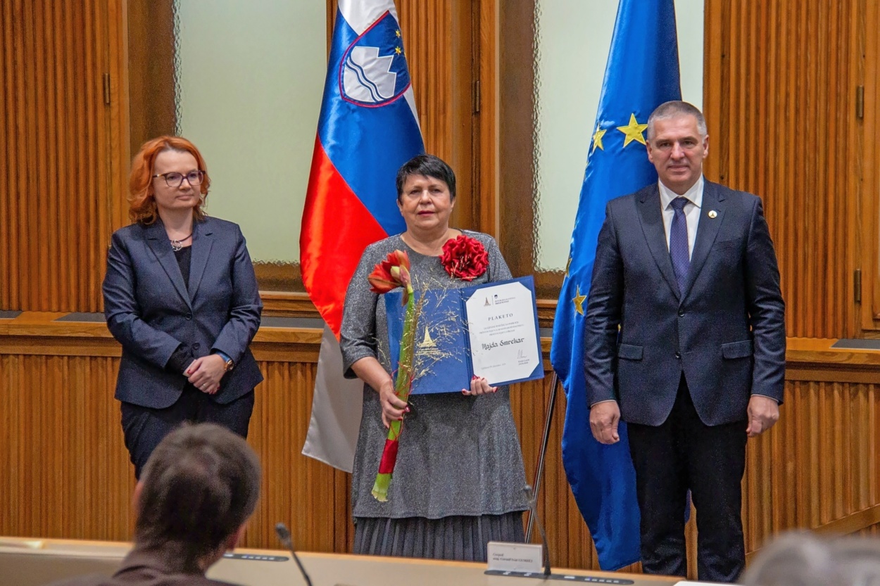 Priznanje državnega sveta Majdi Smrekar in Žarku Trušnovcu - Primorske ...
