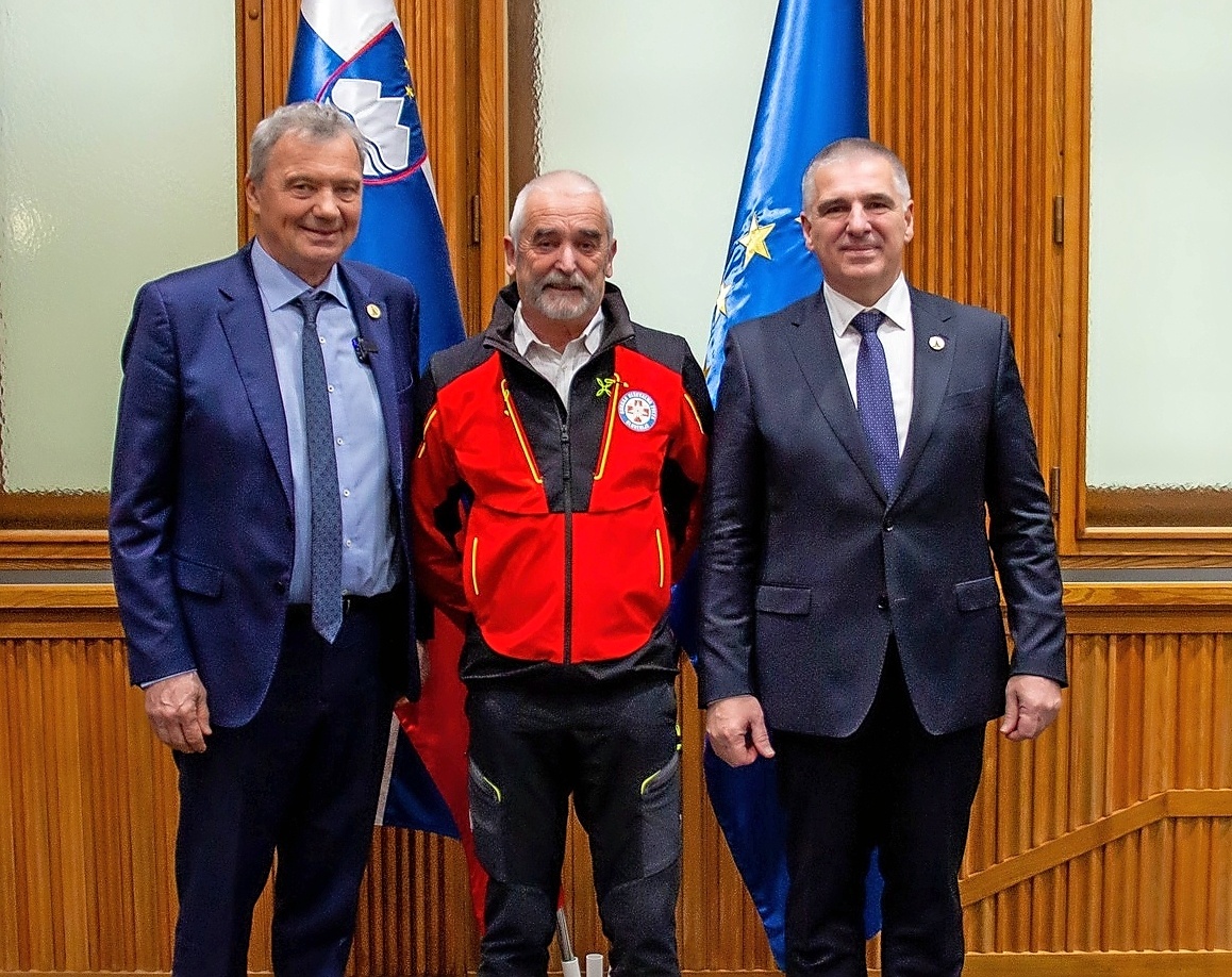 Priznanje državnega sveta Majdi Smrekar in Žarku Trušnovcu - Primorske ...