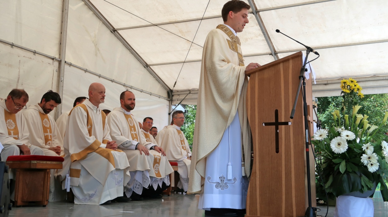 Leta 2000 še 24, letos le štirje novomašniki - Primorske novice