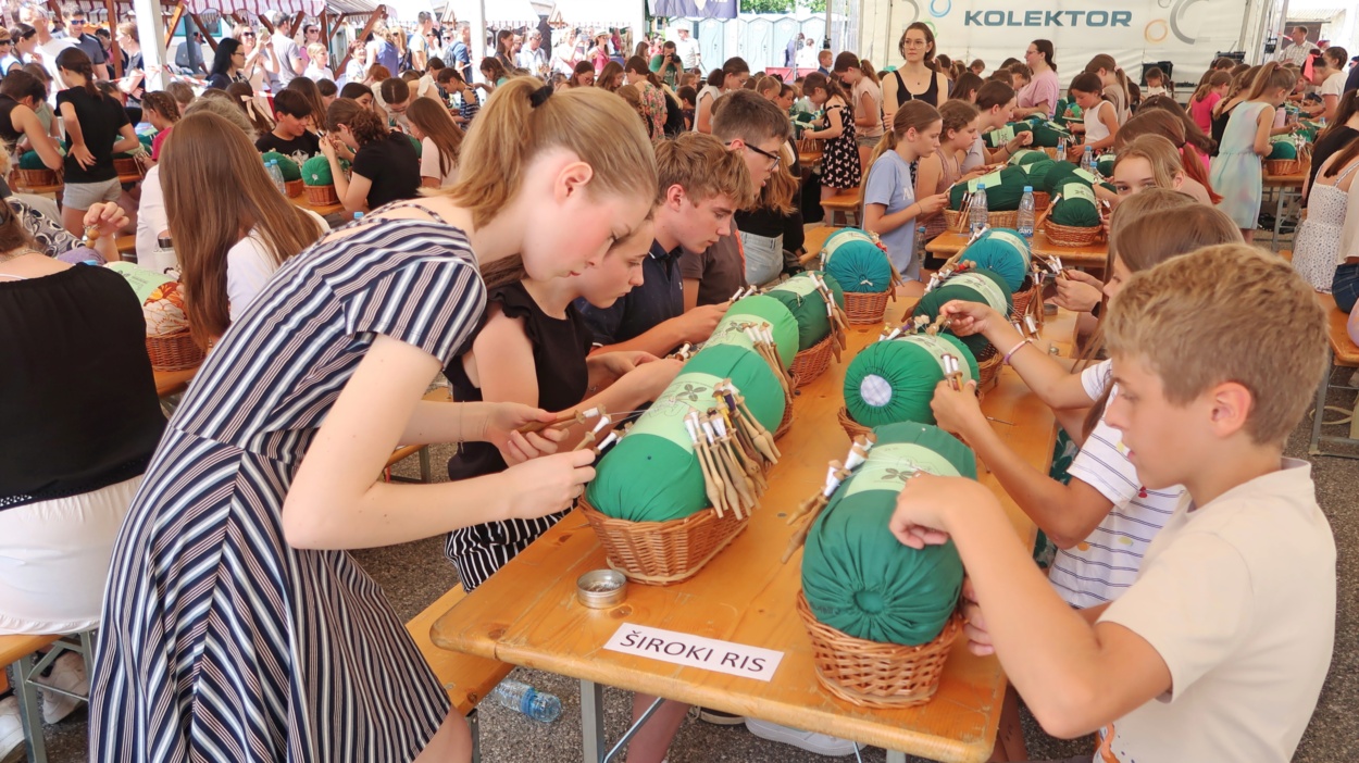 V Idriji razglasili nove državne prvakinje v klekljanju, največ ...