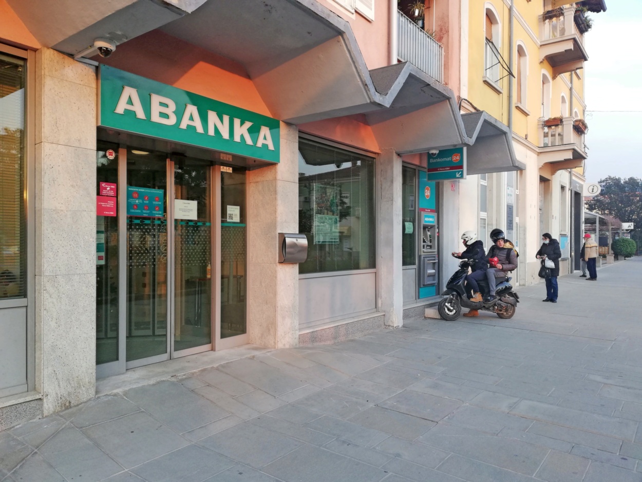 Nekdanja Abanka spet dela - kot poslovalnica Nove KMB - Primorske novice