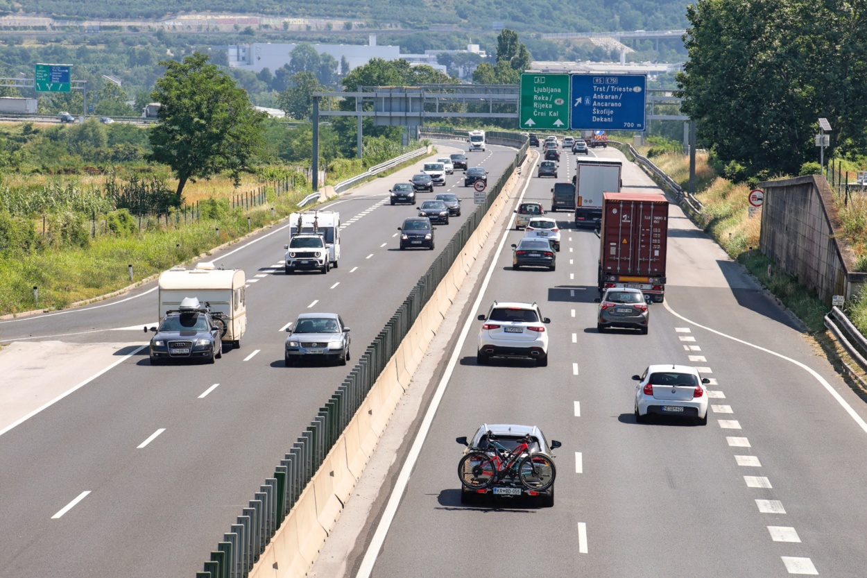 Politična odločitev o cestnini krivično zarezala v življenja domačinov - Primorske novice