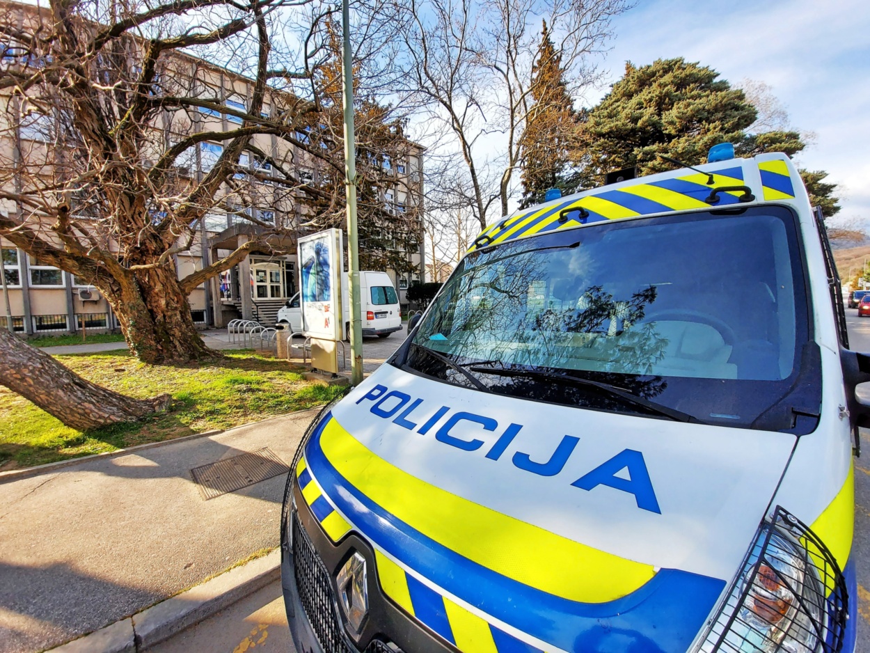 Drama v novogoriškem lokalu: zaradi poskusa uboja 41-letnik znova v priporu - Primorske novice