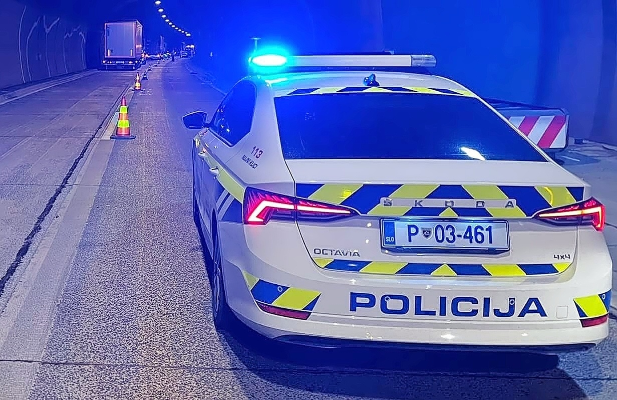 Slovenski policisti od nemških kolegov prevzeli zapornika, ki je oktobra pobegnil izpred ...