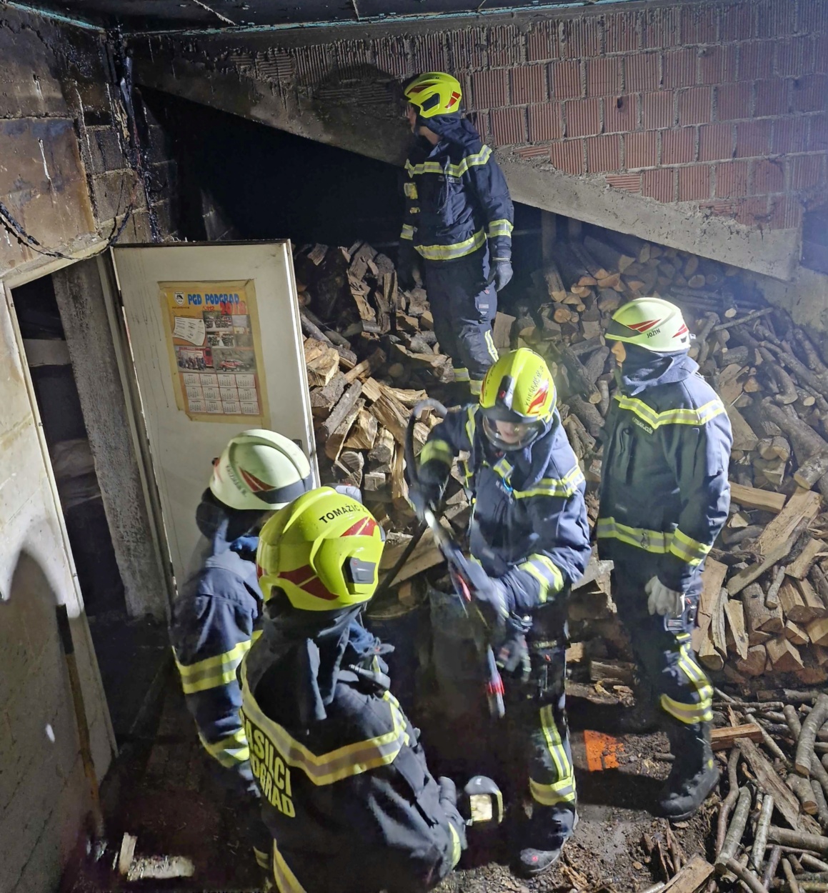 Kadil pod klobasami in zanetil požar - Primorske novice