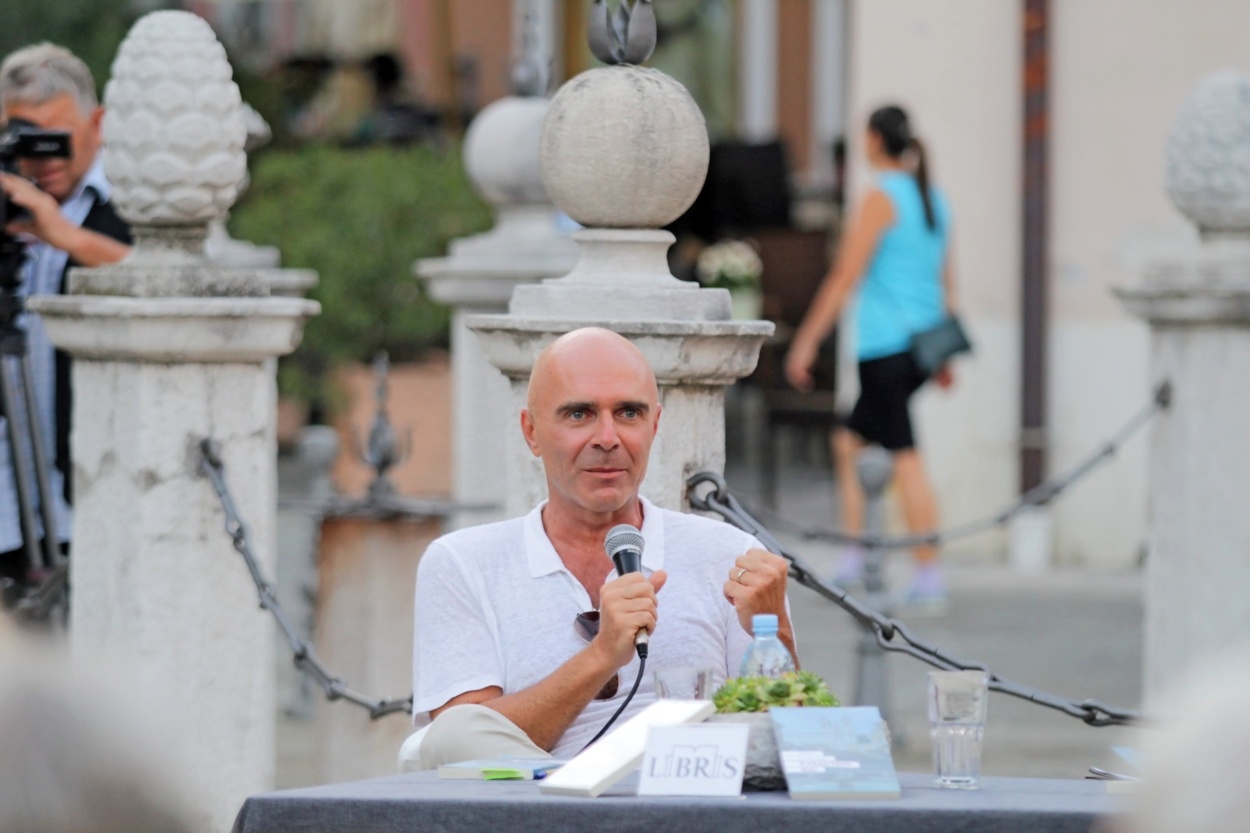 Petrovec: V Italiji so med epidemijo državljane nagovarjali kot odrasle ...