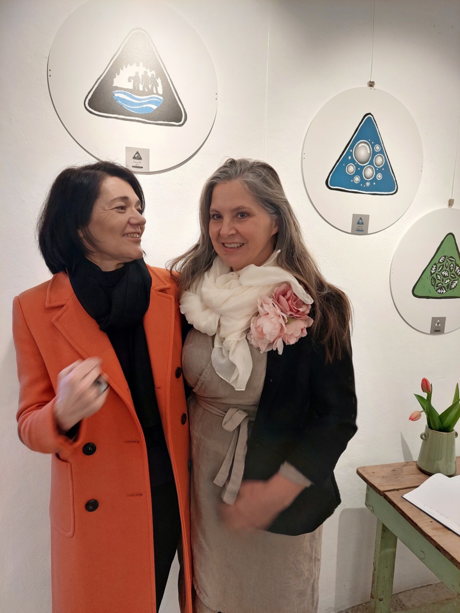 Nagovarjajoči znaki oblikovalke Jane Pečečnik - Primorske novice