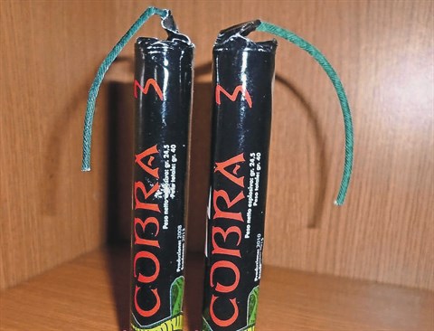 Petarda mu je počila pred obrazom - Primorske novice