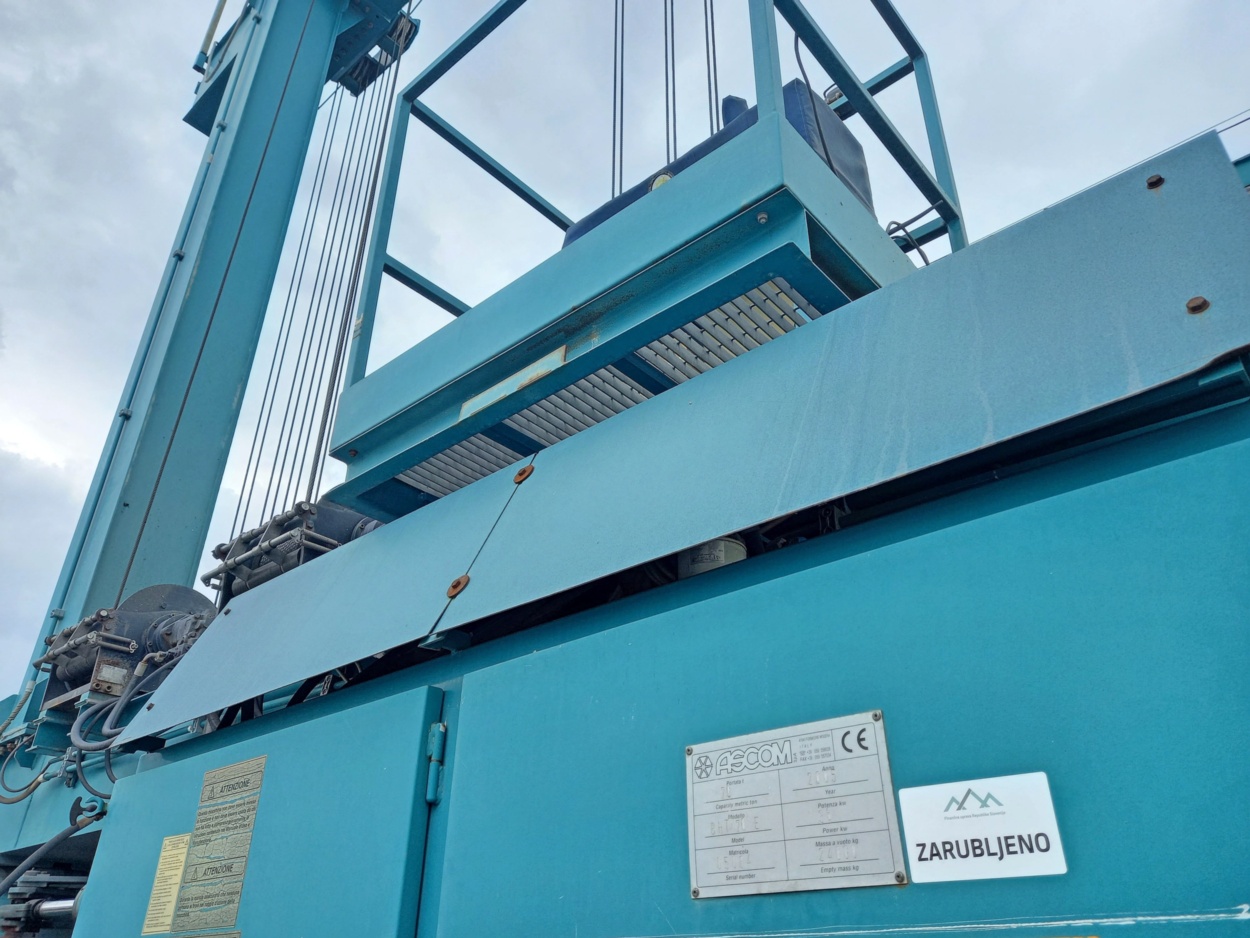 Furs v Marini Koper zarubil dvigalo, blokirani računi - Primorske novice