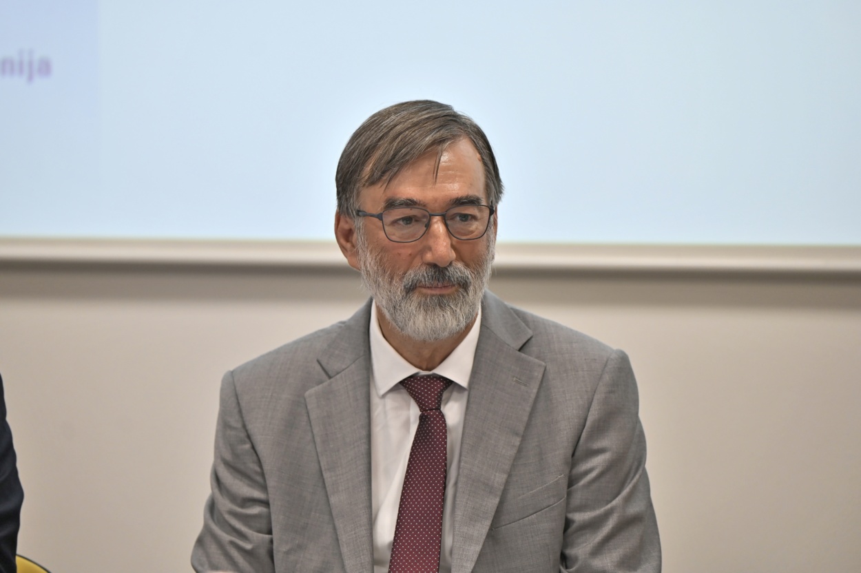 Redna konferenca ravnateljev: Pomanjkanje učiteljev je kot gordijski ...