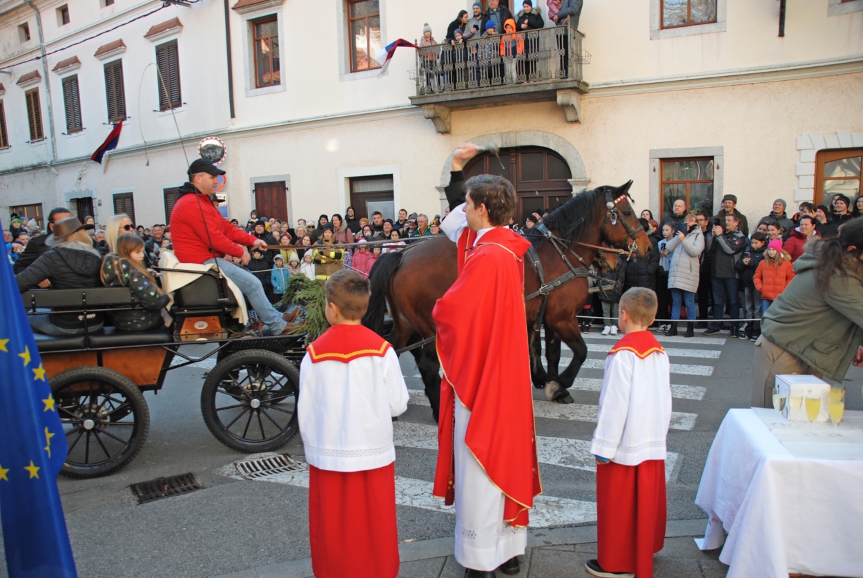 Konje so blagoslovili tudi na Primorskem - Primorske novice