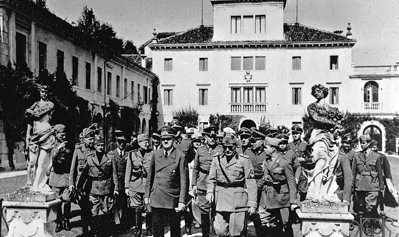 Svetnik Bratov Italije izdal Mussolinija - Duce ni več častni občan ...