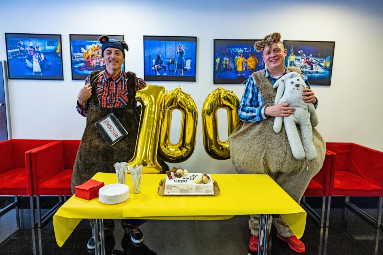 100. ponovitev predstave Mali medo navdušila mlado in staro - Primorske ...