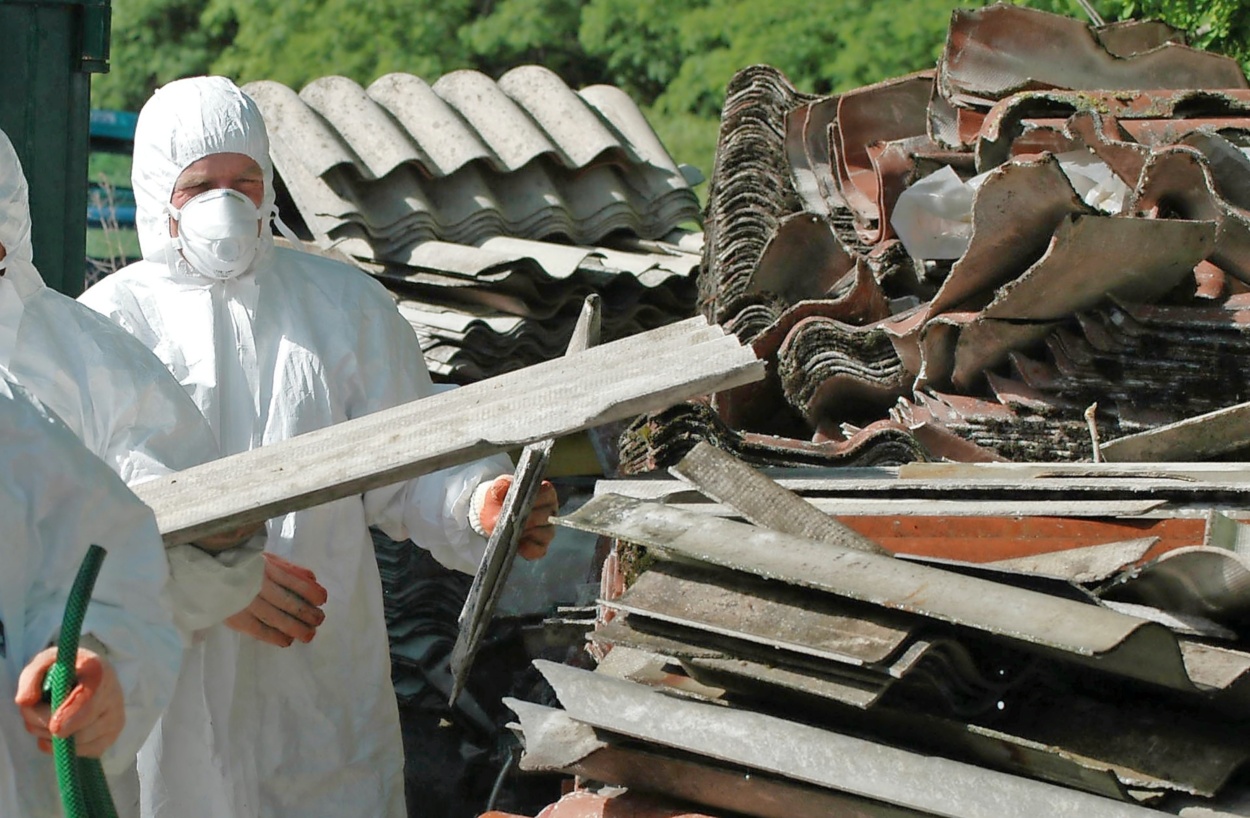 Do konca oktobra zbrali 55 ton azbestnih odpadkov - Primorske novice
