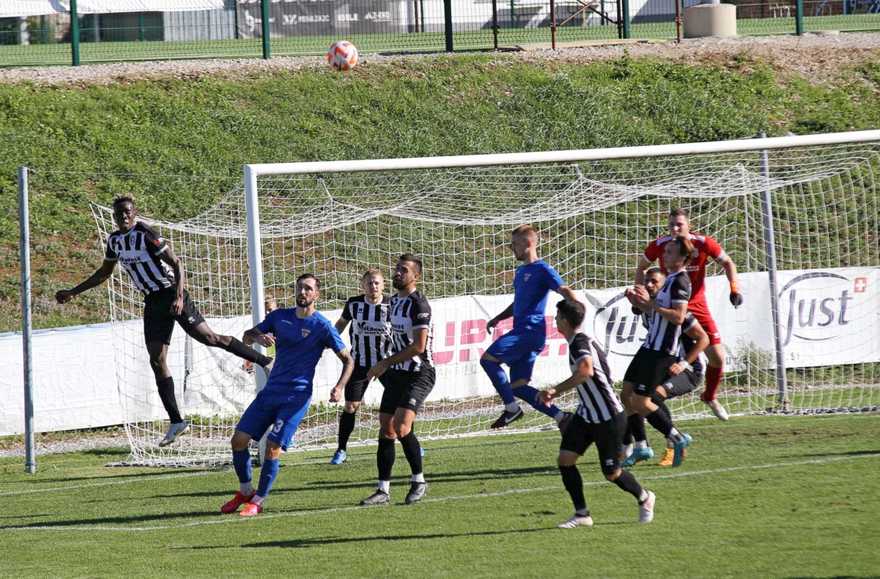 Prikazal se jim je (La) Bamba - Primorske novice