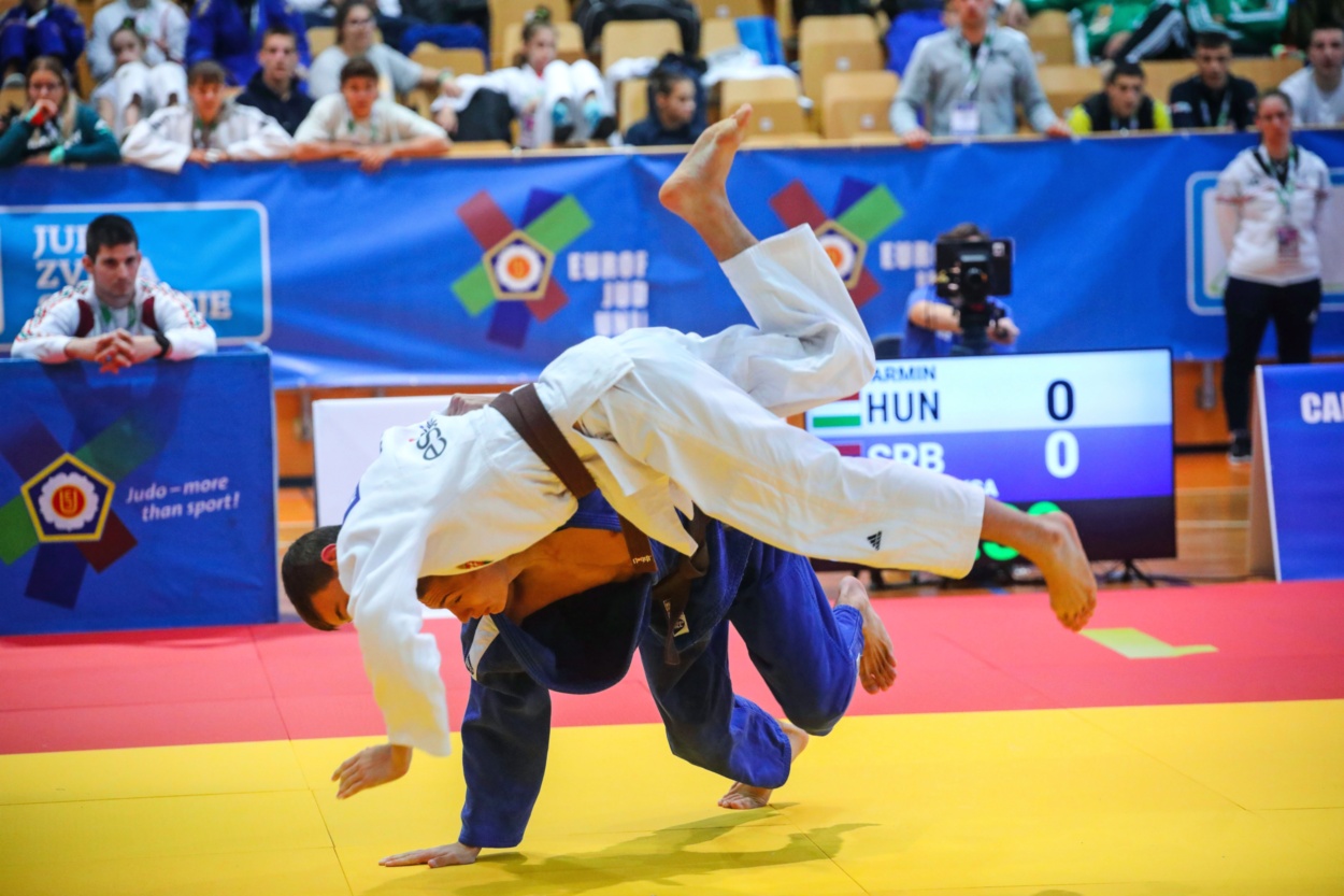 Tekmovanje in kamp - Primorske novice