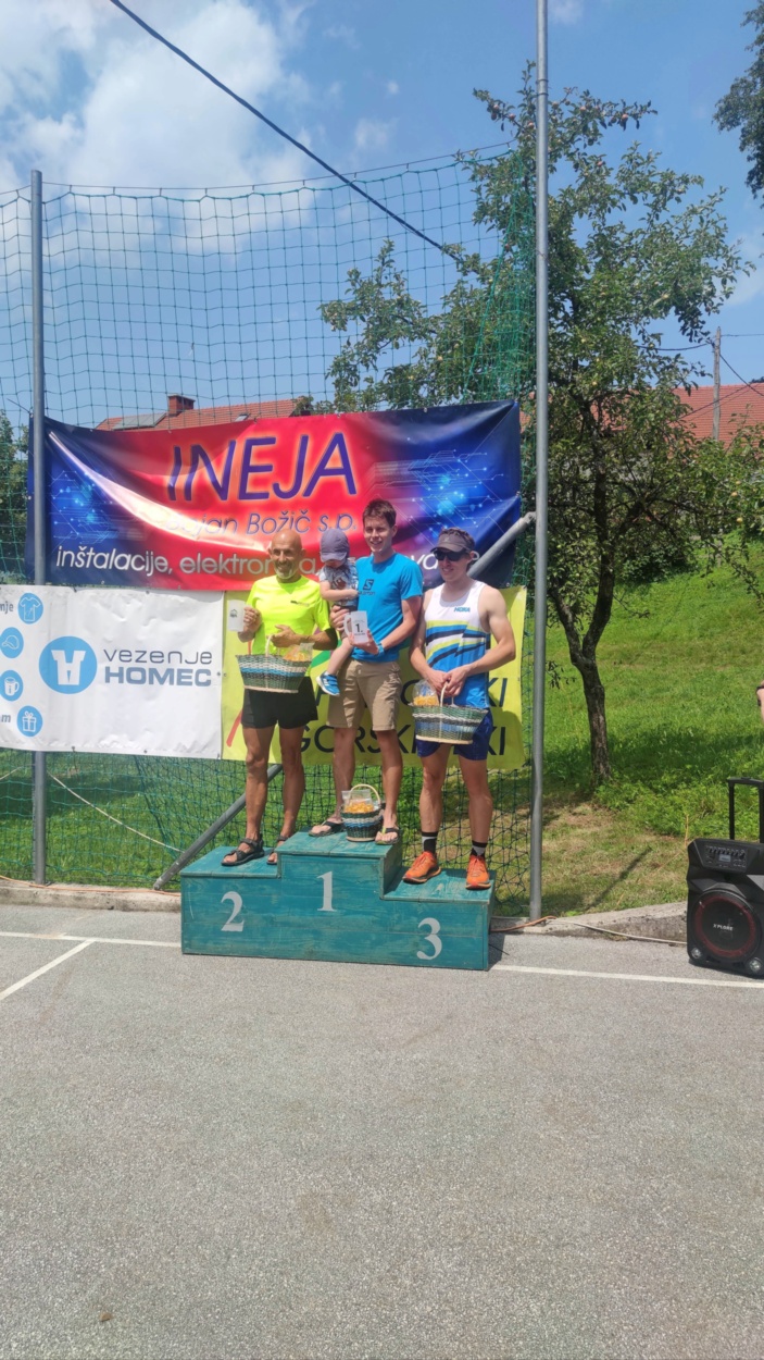 Najboljši (z leve) - Simon Strnad, Jošt Lapajne in Jan Božič. Foto ...
