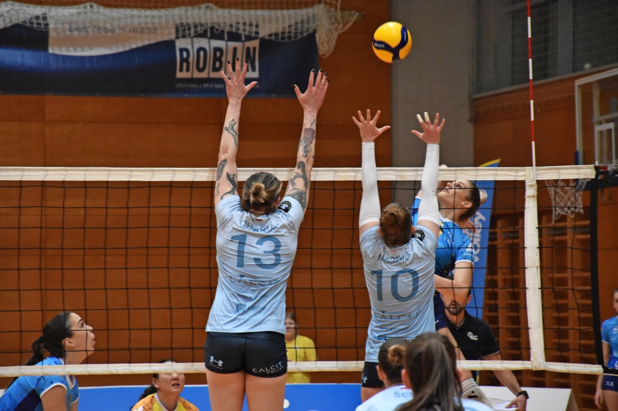 Novogoriške odbojkarice so prve v sezoni iztrgale točko prvakinjam ...