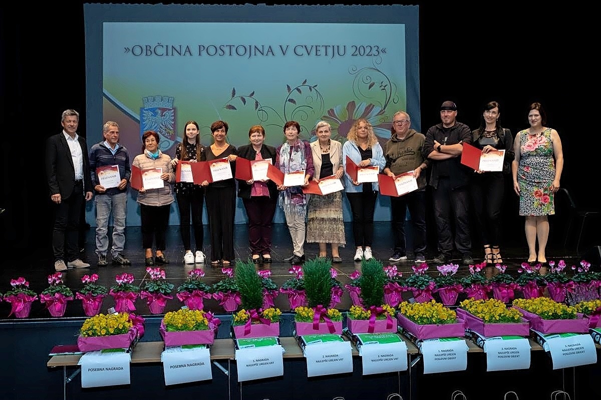V Postojni podelili nagrade za najlepše balkone, vrtove in poslovne objekte - Primorske novice