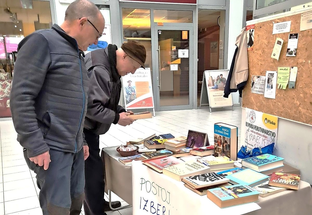 Podarjanje knjig se je v Pivki dobro prijelo - Primorske novice